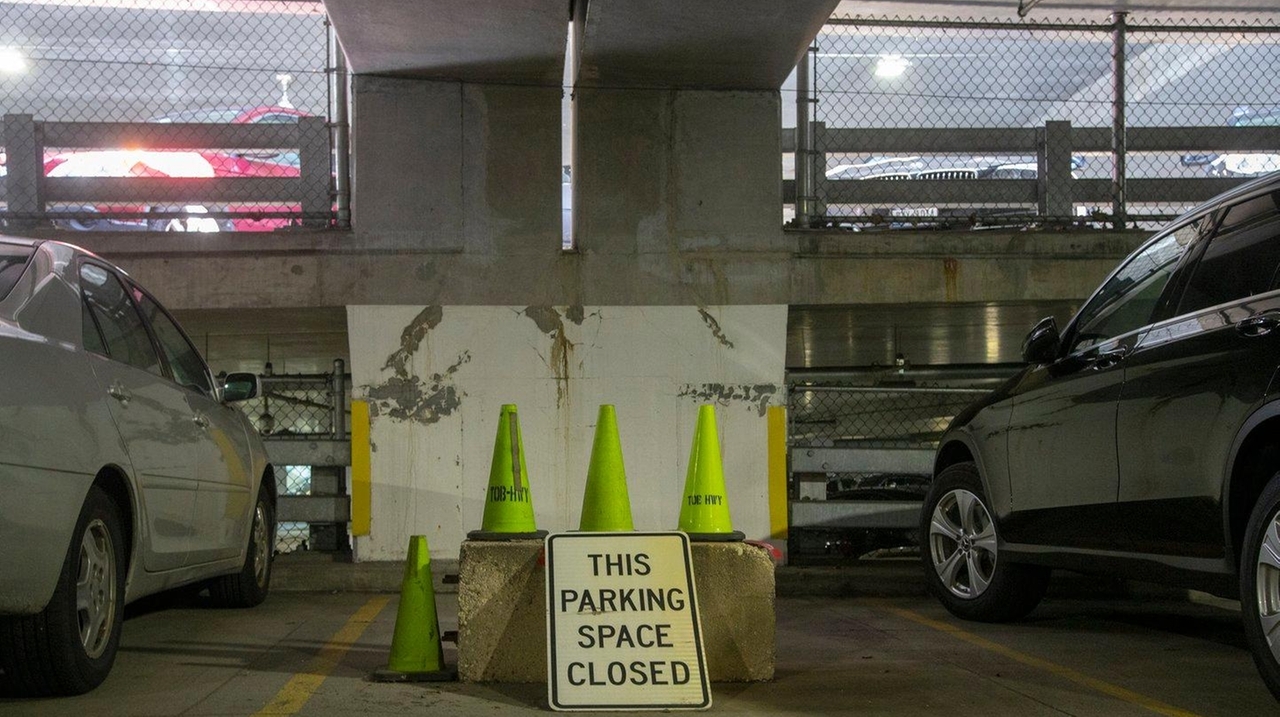 Be smart about LIRR parking spots - Newsday
