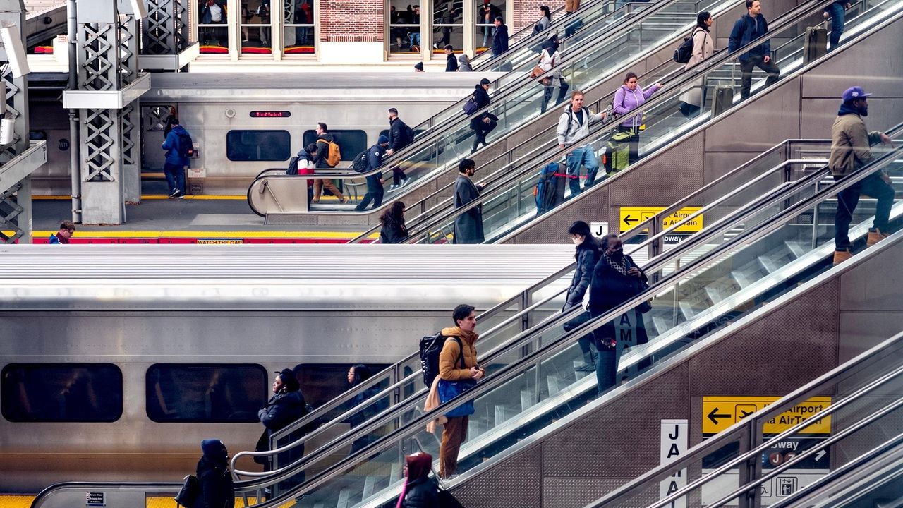 LIRR delays: Signal trouble east of Jamaica impacting morning rush hour ...