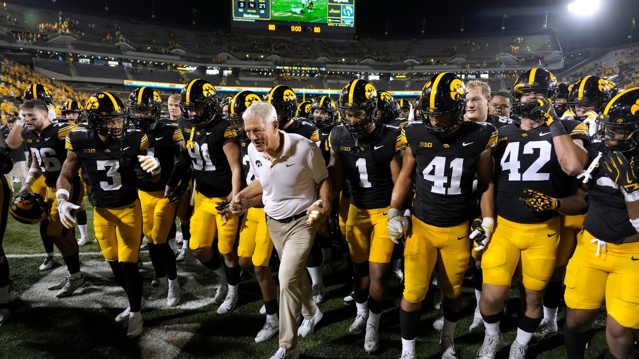 Iowa's Kirk Ferentz becomes Big Ten's winningest coach as Hawkeyes beat ...