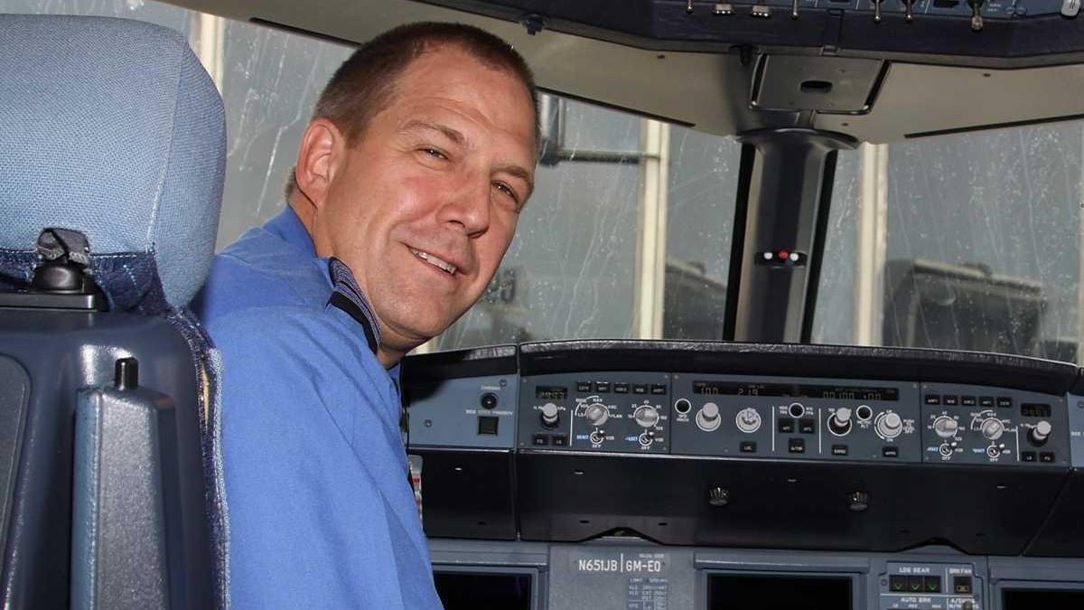 JetBlue passengers sue over pilot meltdown - Newsday