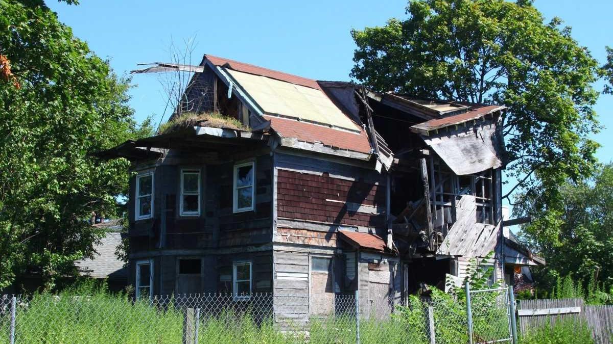 It's gone, that rickety house in Woodmere - Newsday
