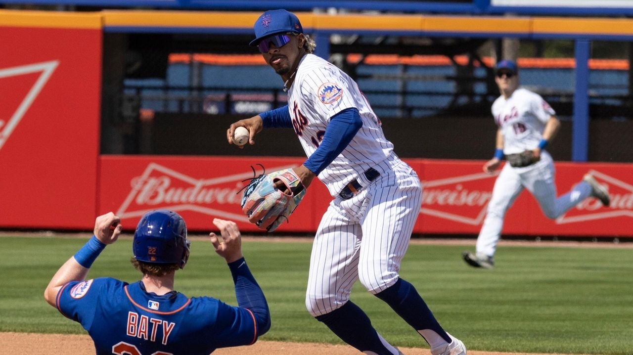 Mets get first taste of new pitch clock in intrasquad game - Newsday