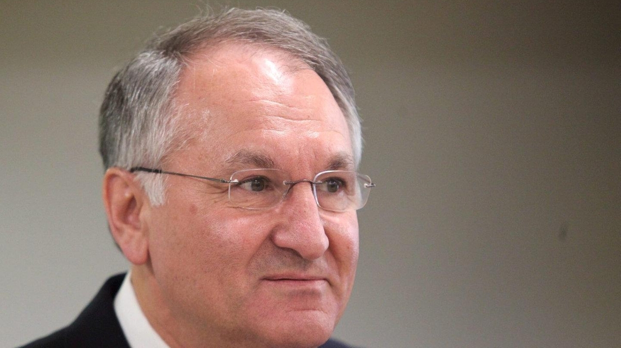 Sources: George Maragos tells staff he’ll become Democrat - Newsday