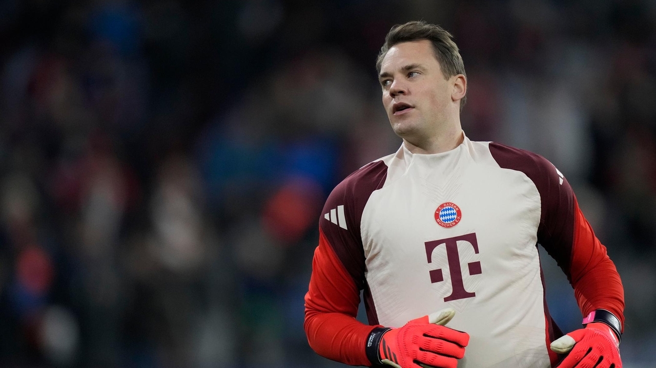 Manuel Neuer becomes Bayern's deadline-day signing with a 1-year ...
