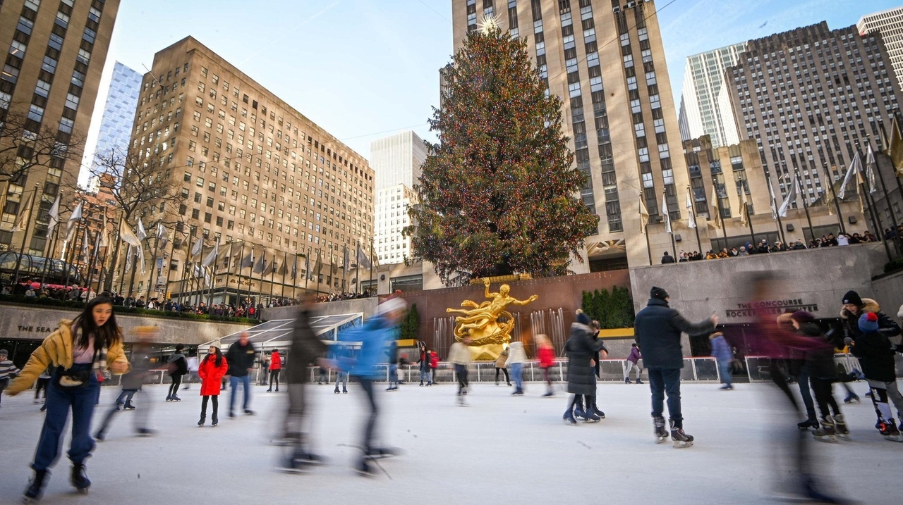 Mayor: Pandemic means a cap on crowds for 30 Rock Christmas tree ...