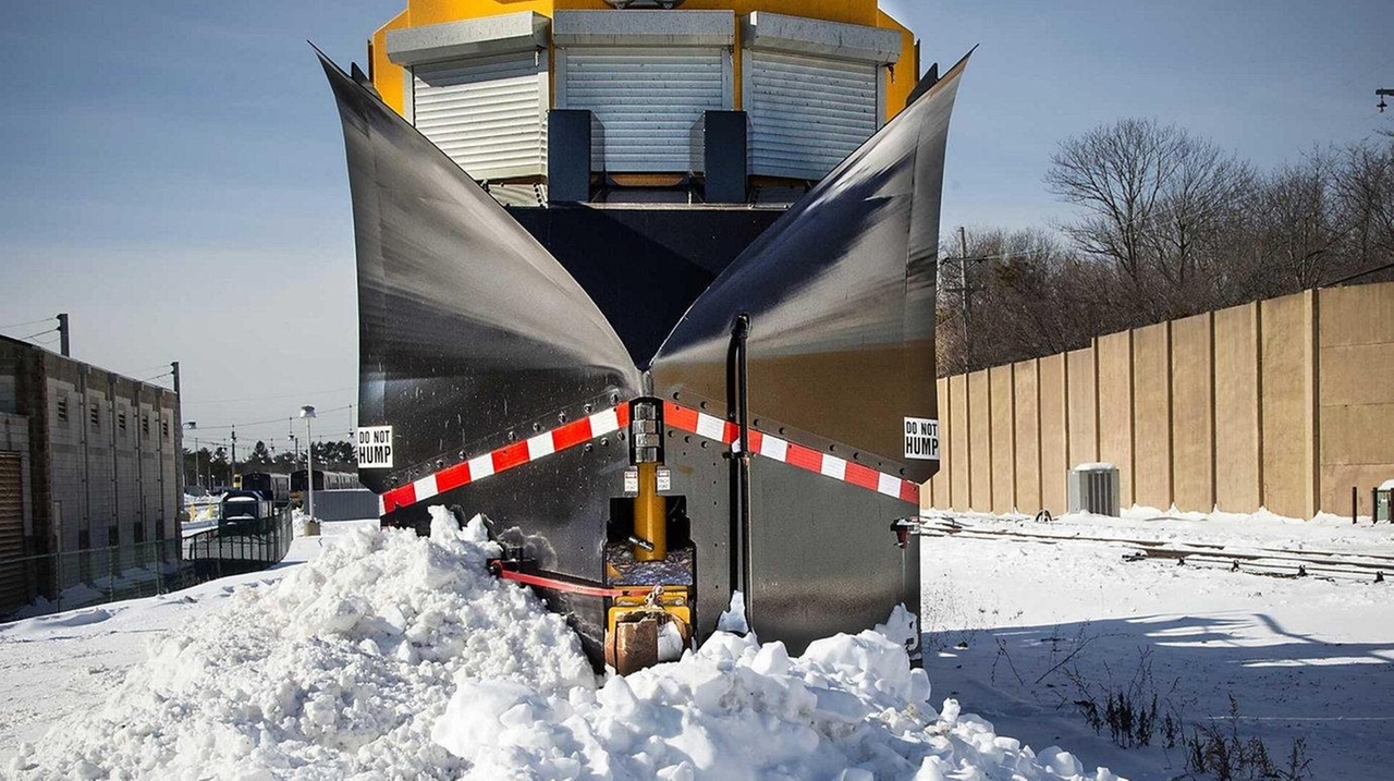 LIRR to unleash snow-fighting arsenal in expected blizzard - Newsday