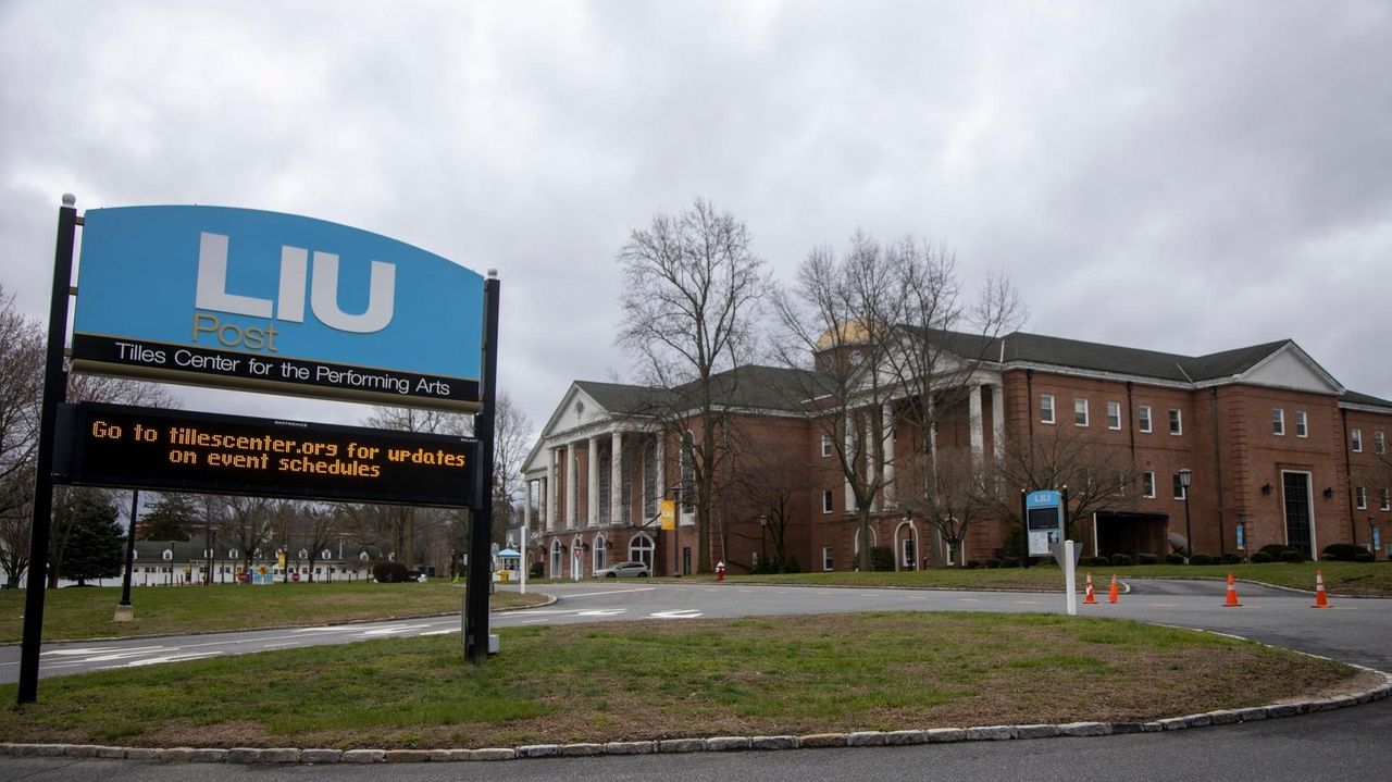 3 Long Island college presidents topped $1M in total compensation in 2021 - Newsday