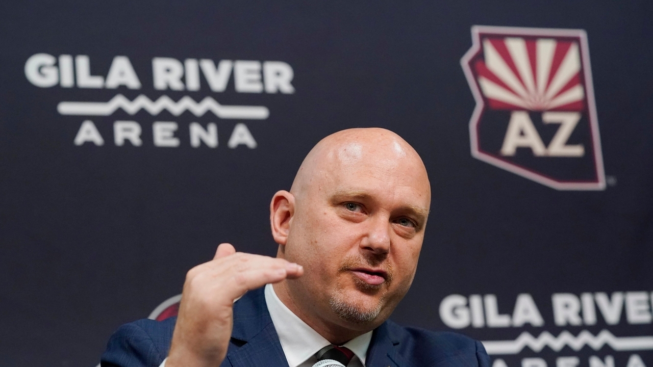 Coyotes sign coach André Tourigny to 3-year contract extension - Newsday