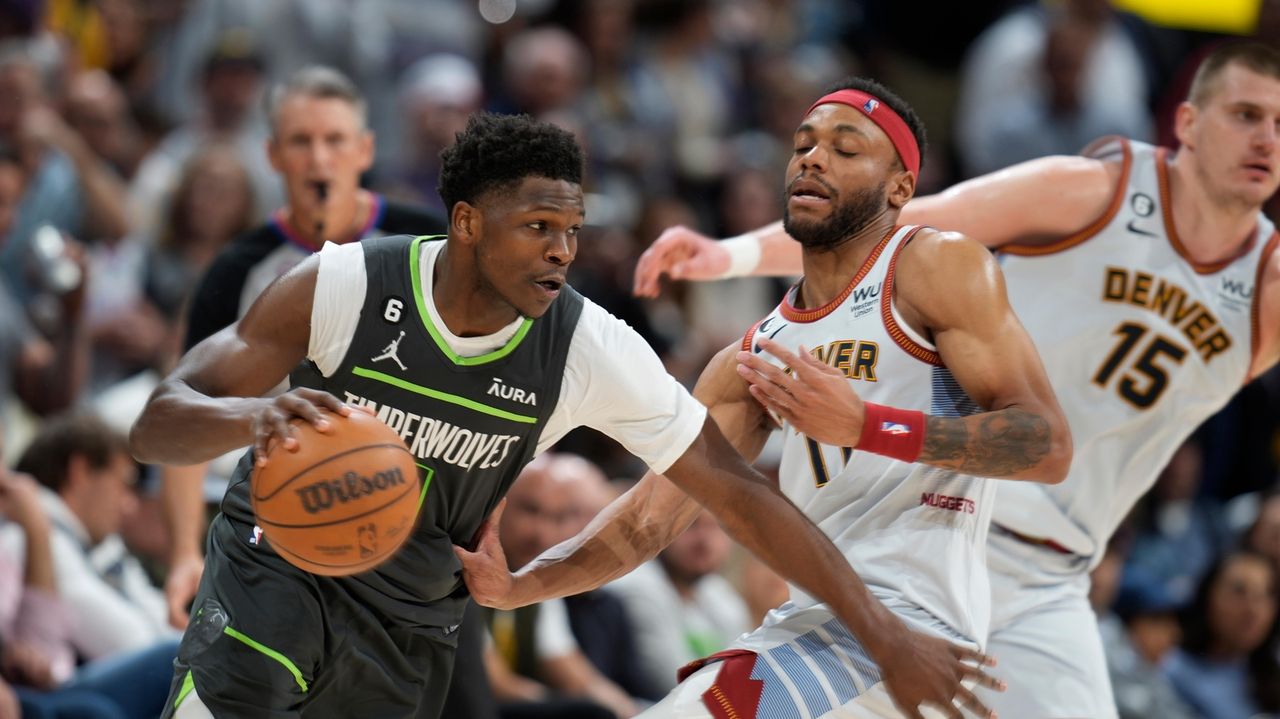 Edwards' lawyer: Assault charges baseless; chair was in way - Newsday