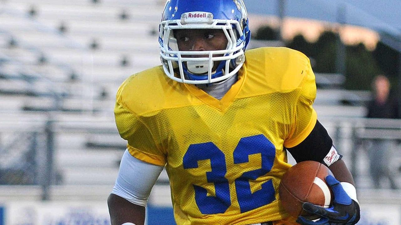 Akins' 262 rushing yards, 4 TDs lead Roosevelt runaway - Newsday