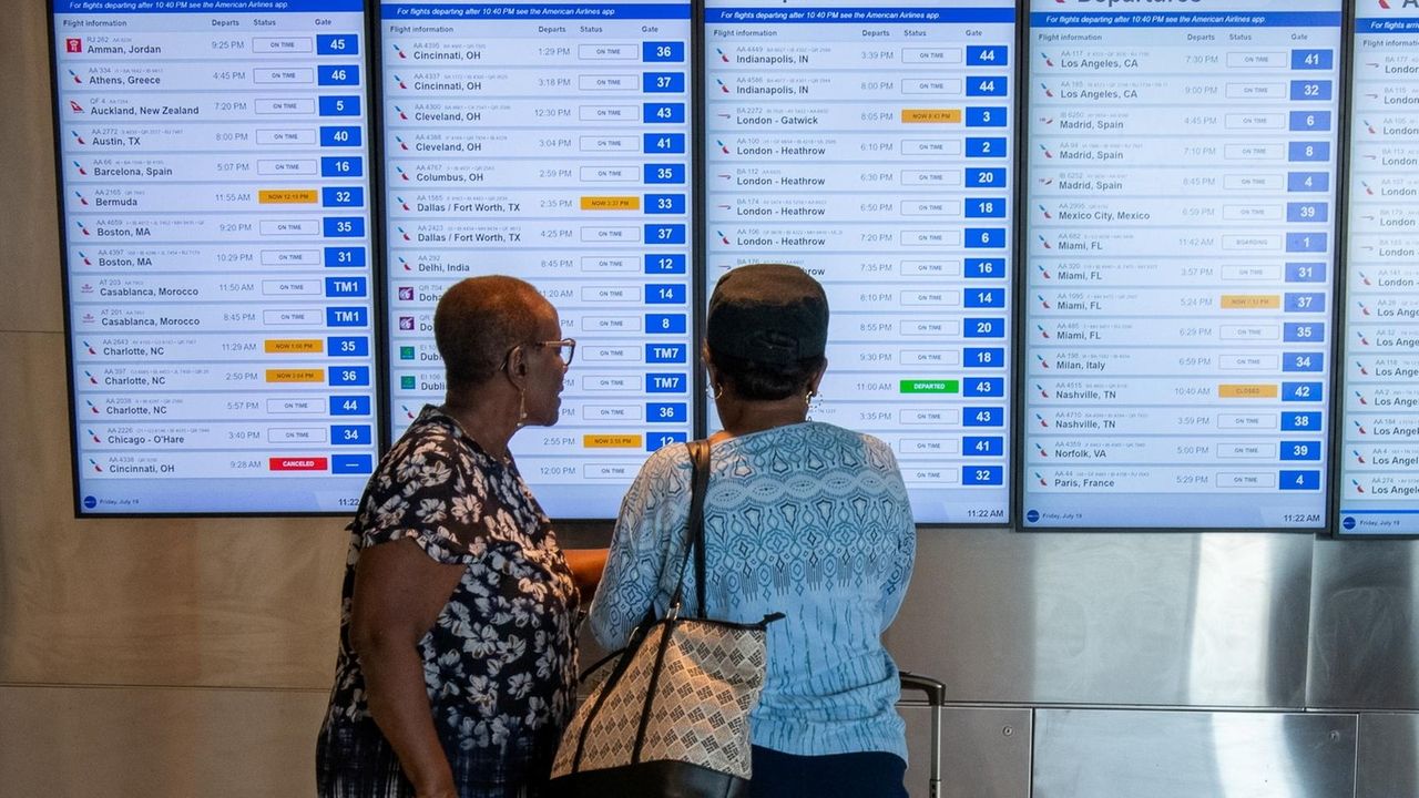 Tech outage still affecting NYC airports as delays, cancellations ...