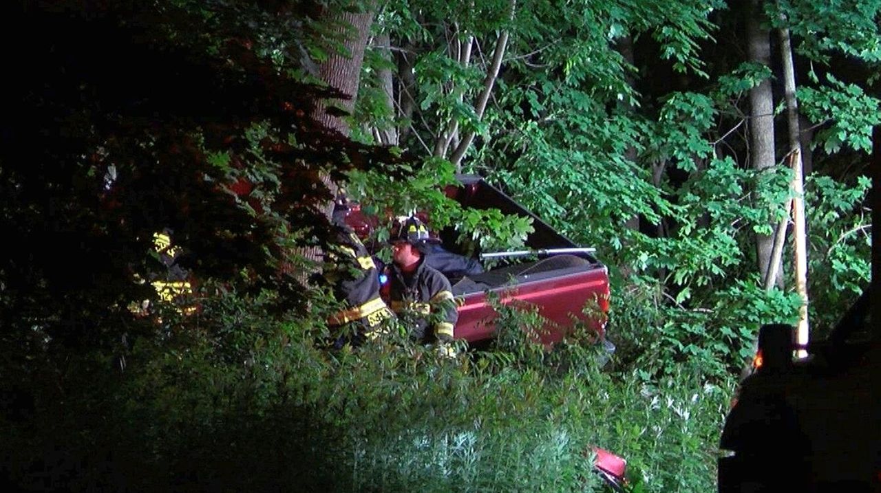 Police Id Truck Driver Killed In Cold Spring Harbor Crash Newsday