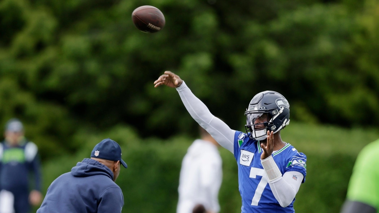 Seattle QB Geno Smith says learning a new offense is easier at this ...