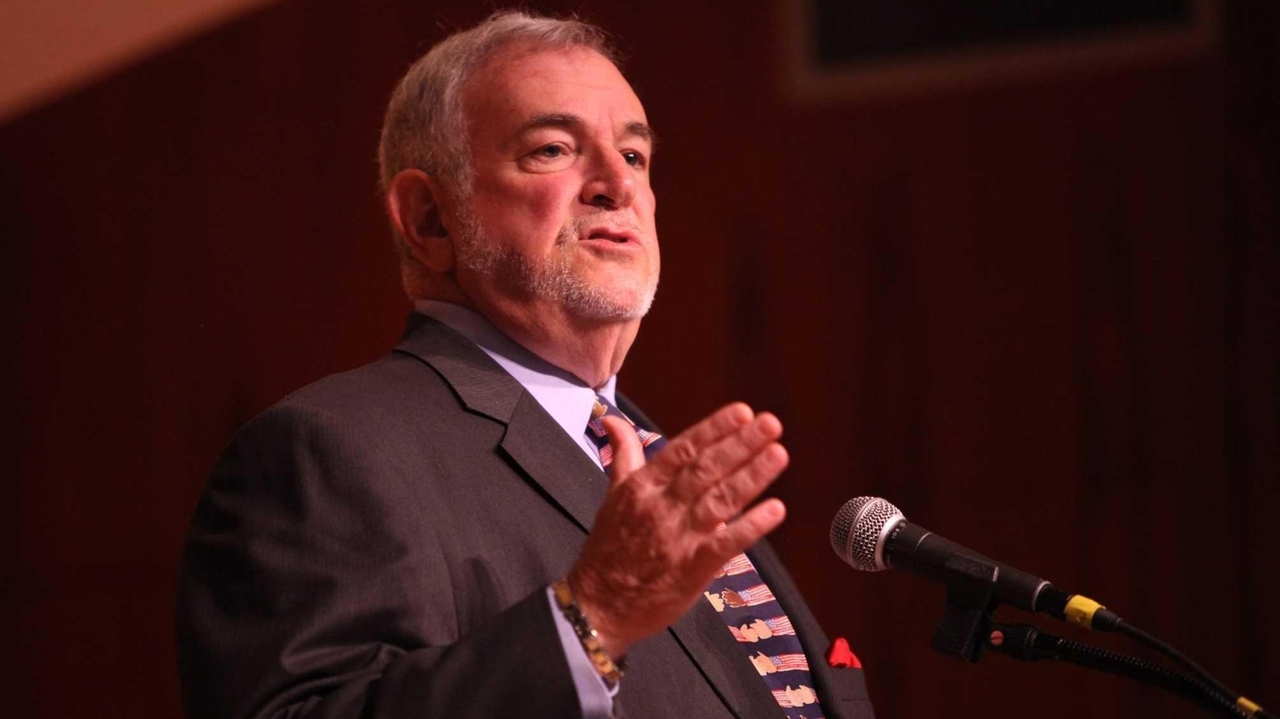 Roger Tilles, Long Island's Regent, heads study of fine arts diploma ...