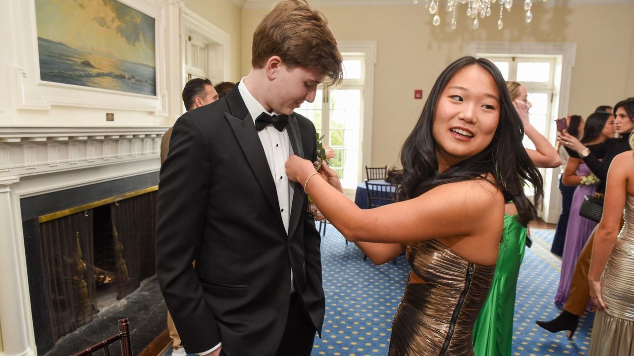 How did prom get so expensive? More fashion, pressure and definitely ...