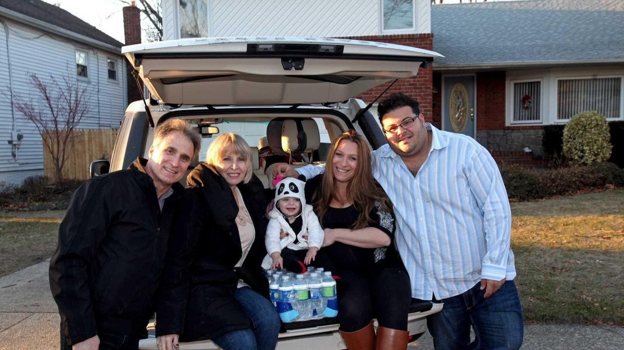 LI storm victims thank their helpers - Newsday