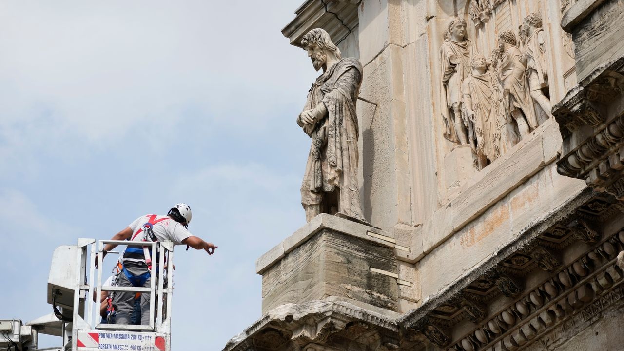 A lightning strike damages Rome's ancient Constantine Arch - Newsday