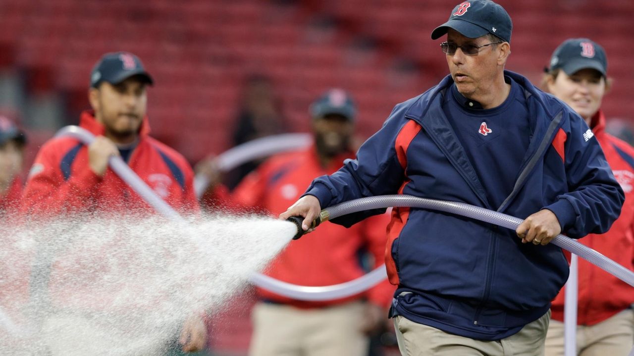 Red Sox head groundskeeper Dave Mellor to retire after Sunday's game ...