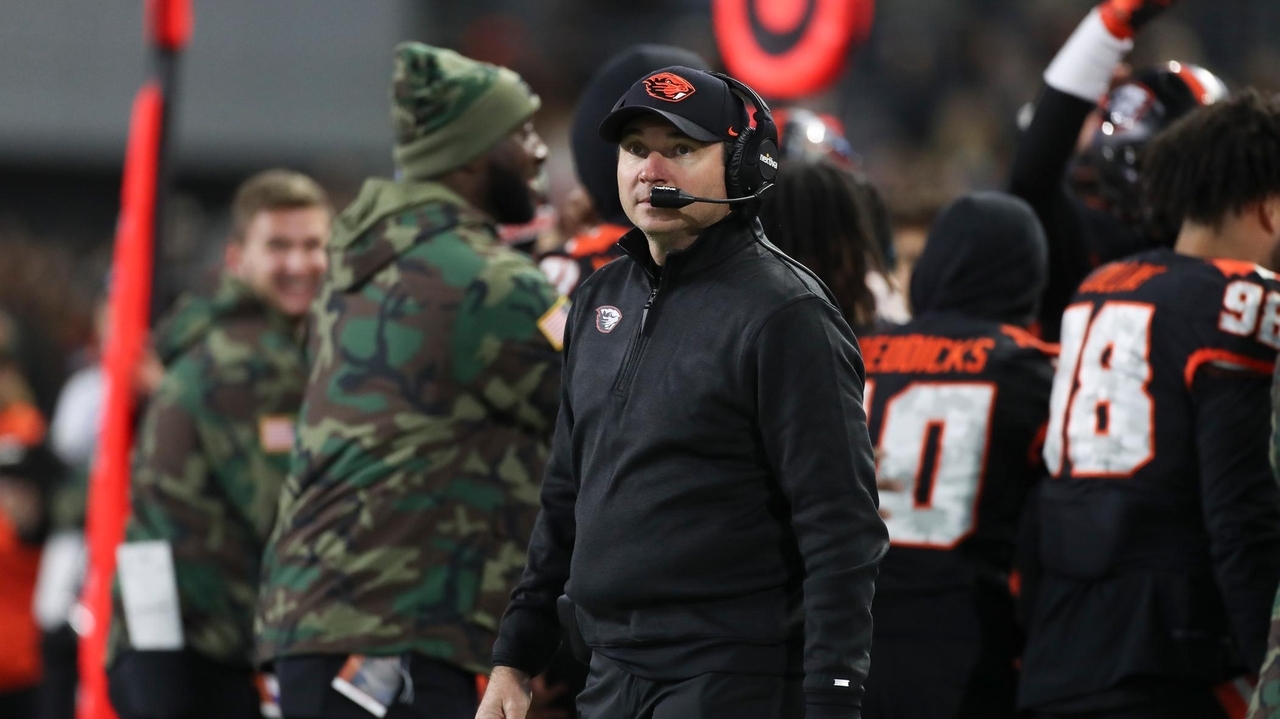 Oregon State AD says keeping coach Jonathan Smith is top priority - Newsday