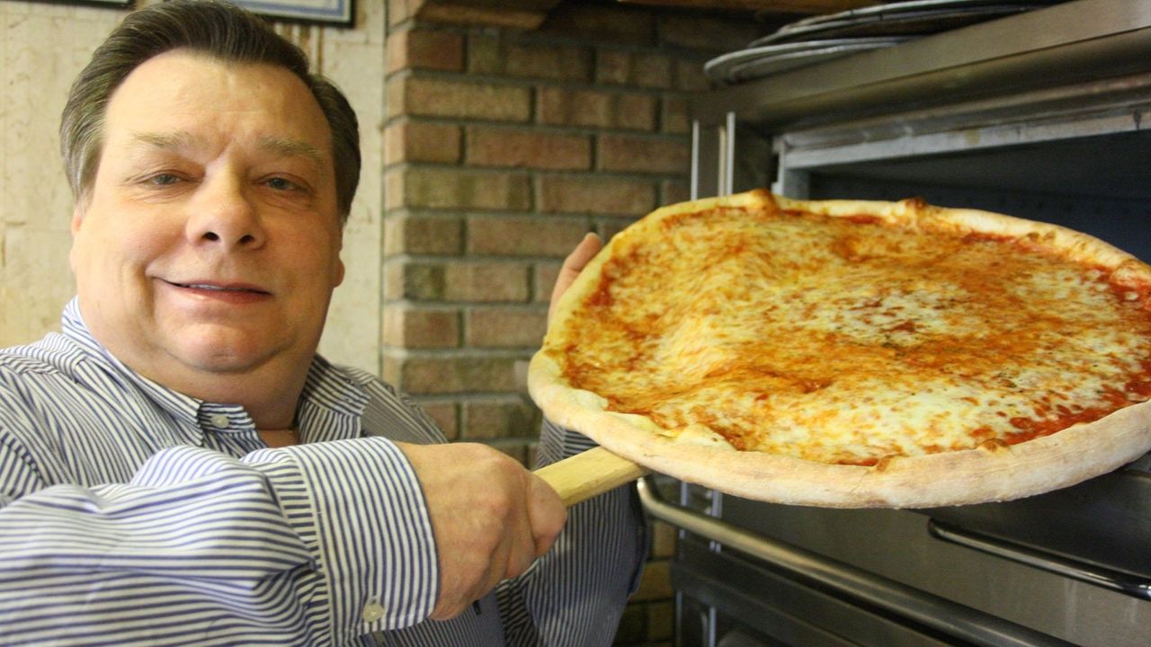 Little Vincent’s, a slice of history in Lake Ronkonkoma - Newsday