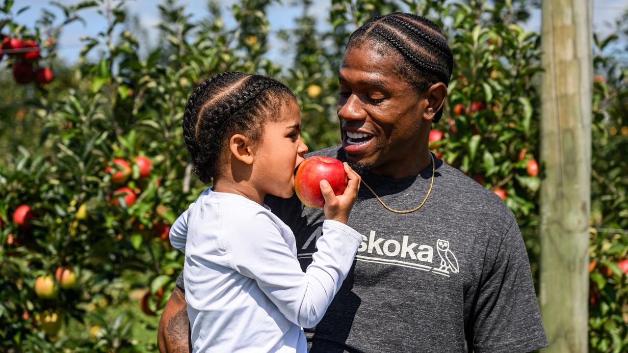 Fall 2024 apple picking farms on Long Island - Newsday