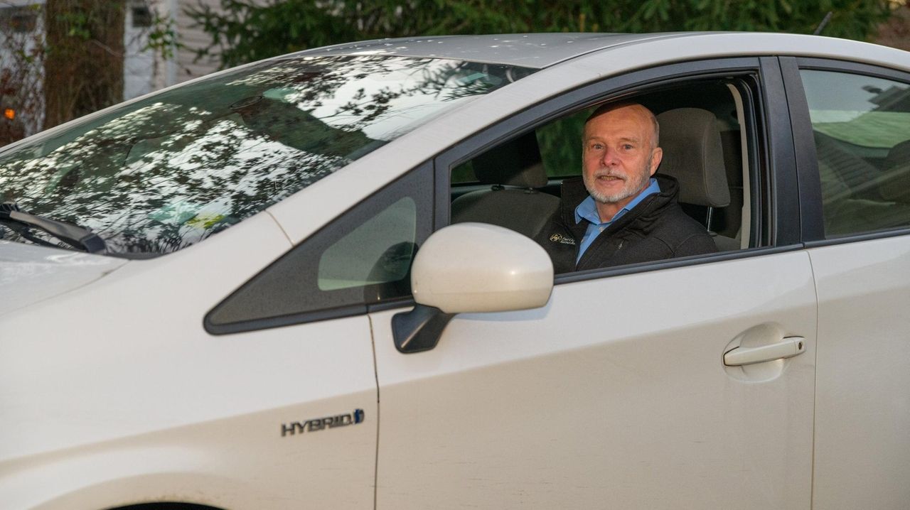 Single-occupancy 'green' vehicles to be banned from HOV lanes on the ...