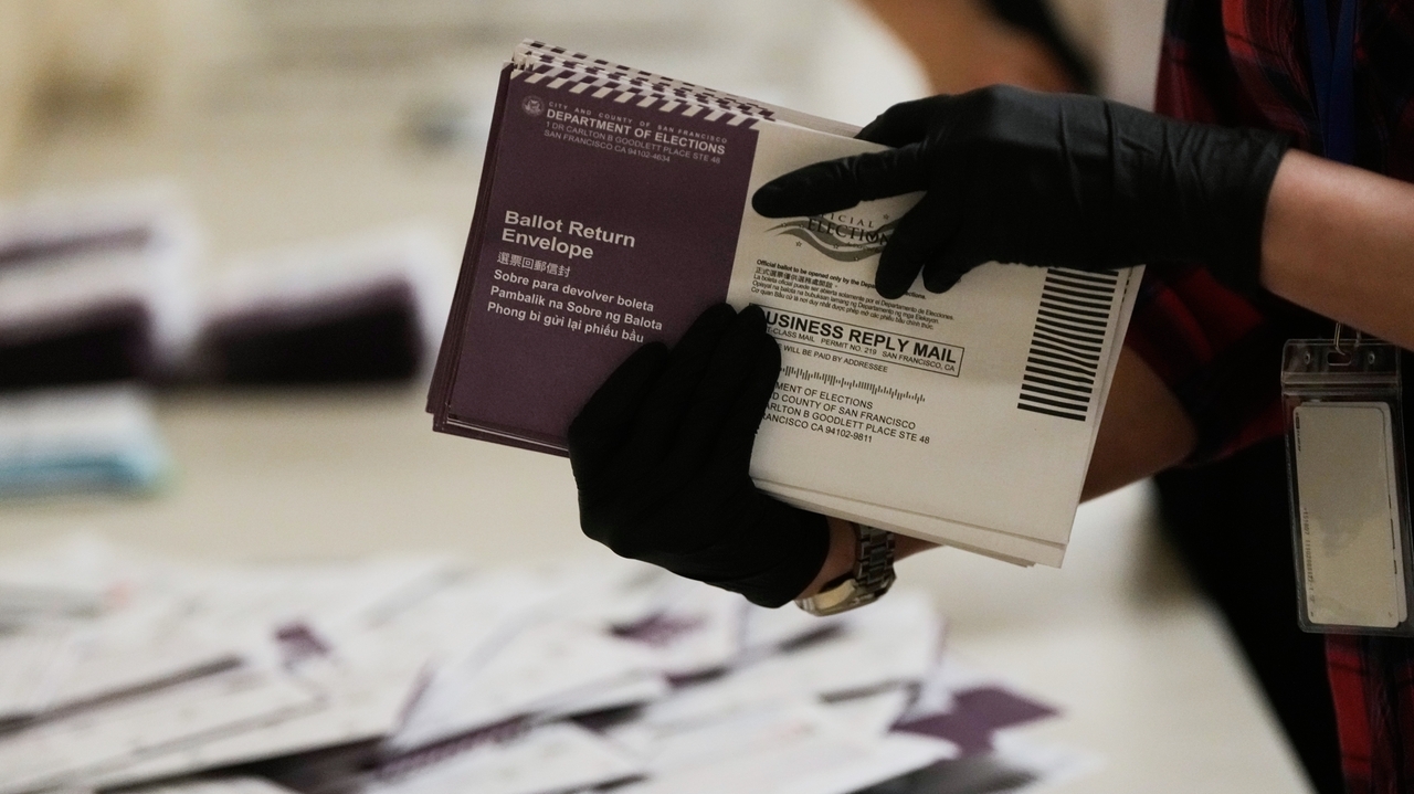 Federal court hears arguments over efforts to halt Trump's mail-in ...