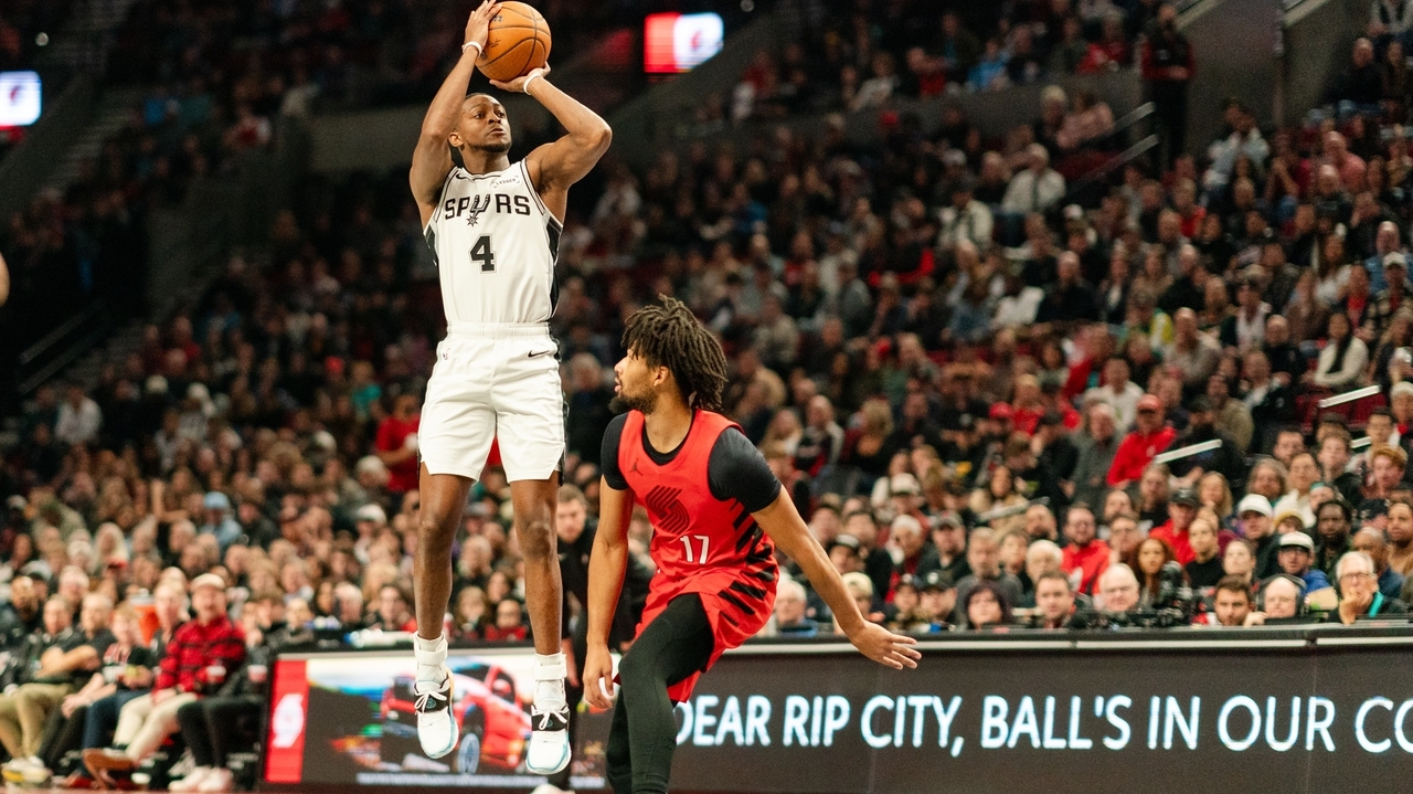 Fox scores 37 points to lead Spurs past Trail Blazers 115-102 in NBA ...