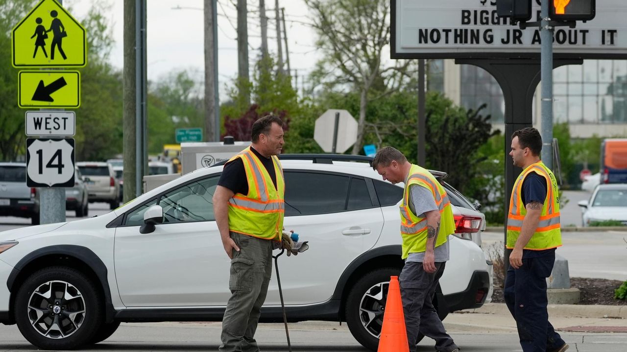 US job openings fall to 8.5 million in March, the lowest level in more ...
