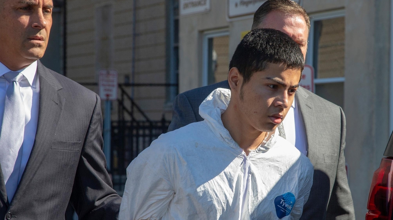 Alleged gang member pleads guilty in fatal teen stabbing - Newsday