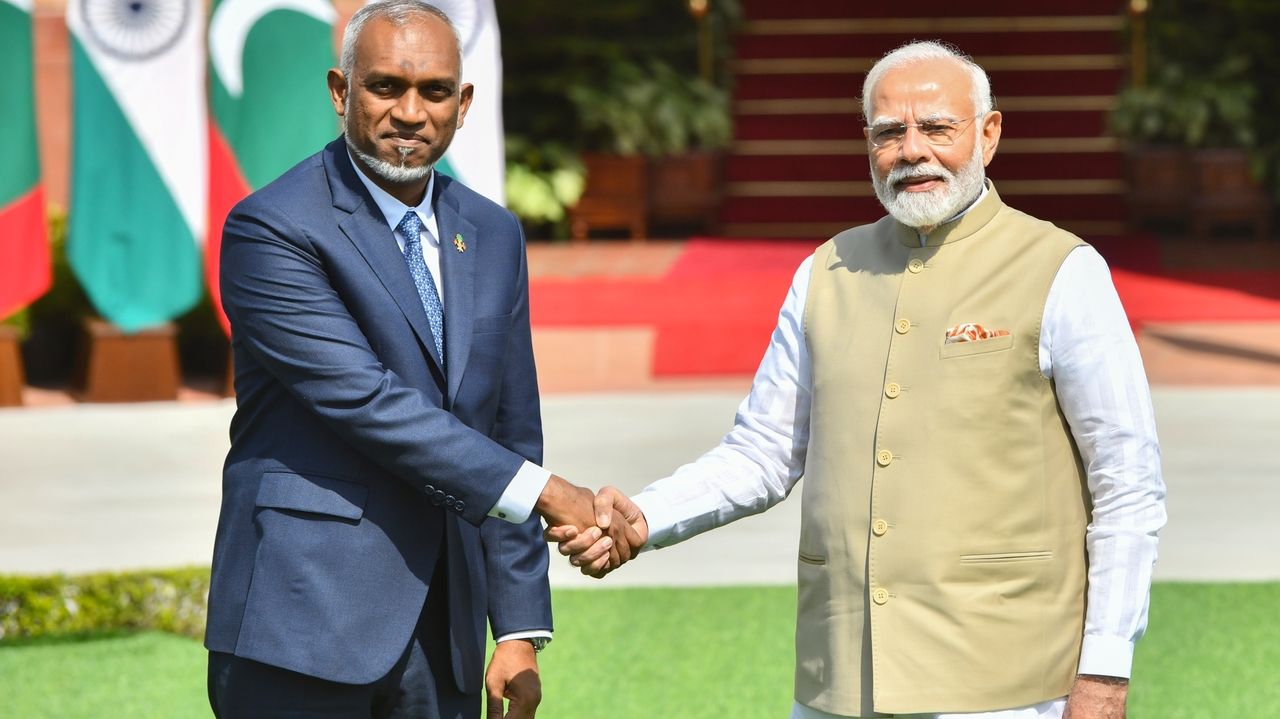 India offers financial support to Maldives after talks to repair ties ...