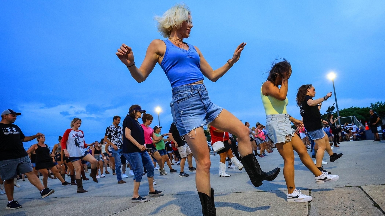 Summer outdoor dancing and live music events on Long Island - Newsday