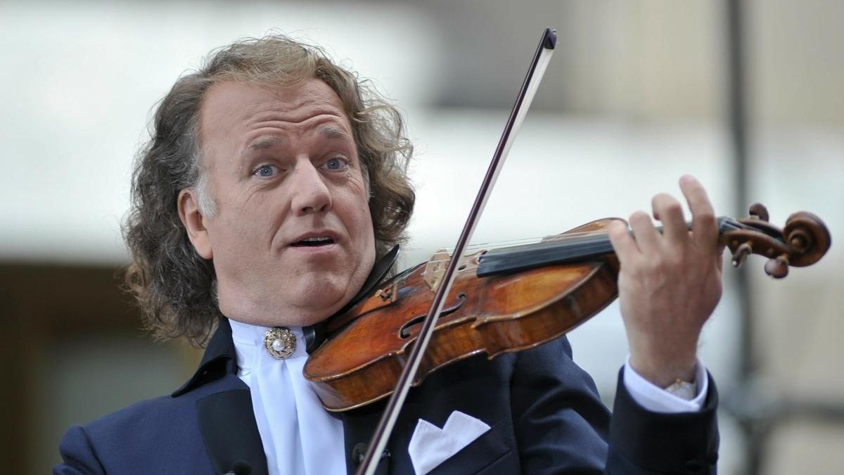Andre Rieu waltzes his way to Nassau Coliseum - Newsday