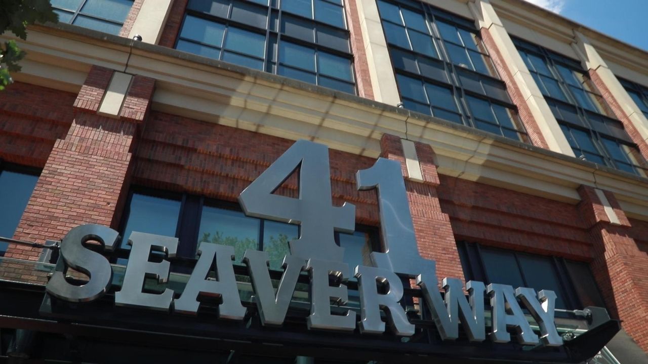 Mets honor Tom Seaver by officially changing Citi Field address to 41 ...