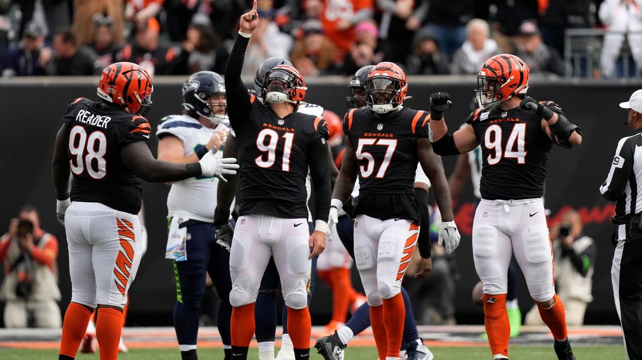 Bengals defense shuts down Seattle twice late to seal a 17-13 win and ...