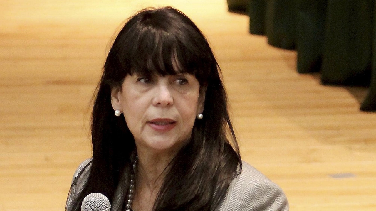 Locust Valley superintendent out on paid leave announces her retirement ...