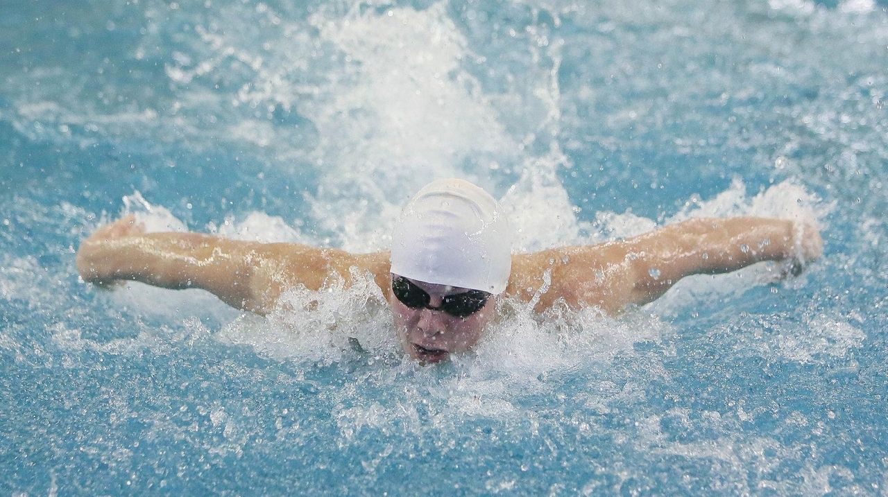 Suffolk swimming: Independents rule the day - Newsday