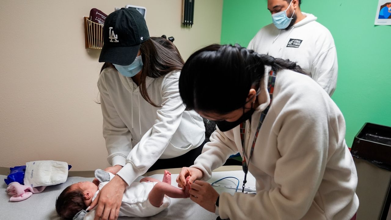 Judge extends block on Trump administration's sweeping freeze on ...