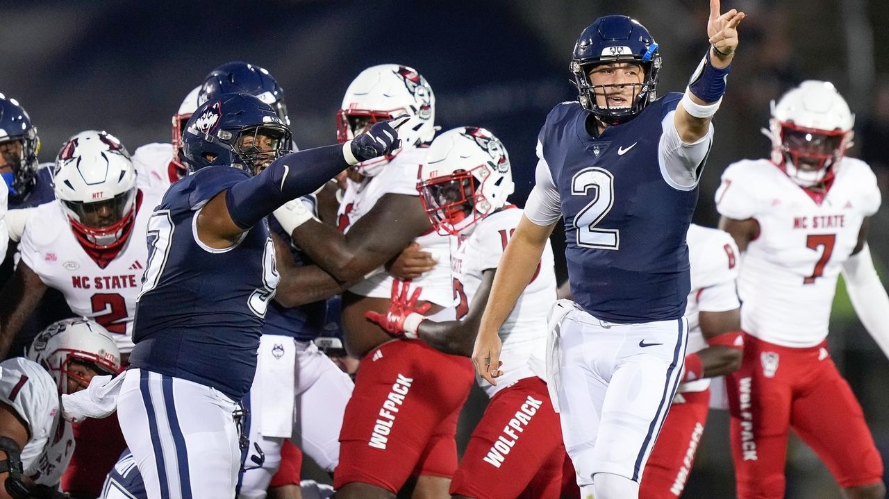 UConn loses its starting quarterback to injury for the 2nd straight season - Newsday