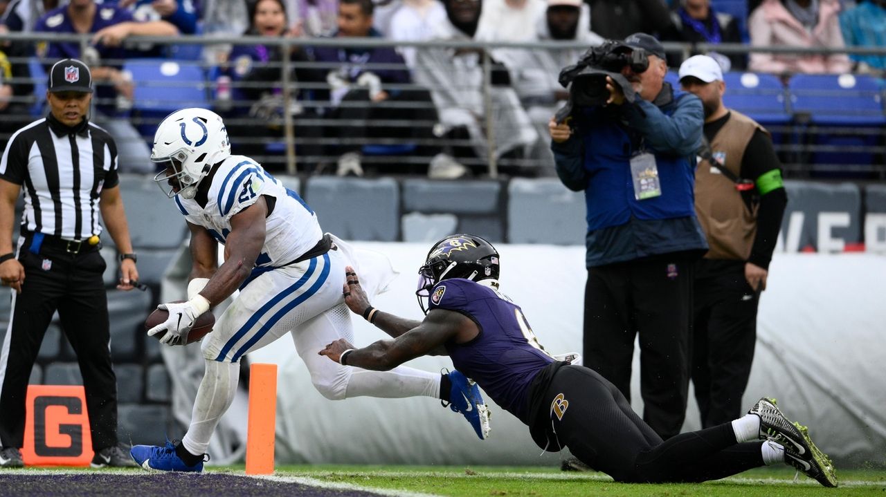 Zack Moss' strong performances lead Colts to 2 straight wins and into ...