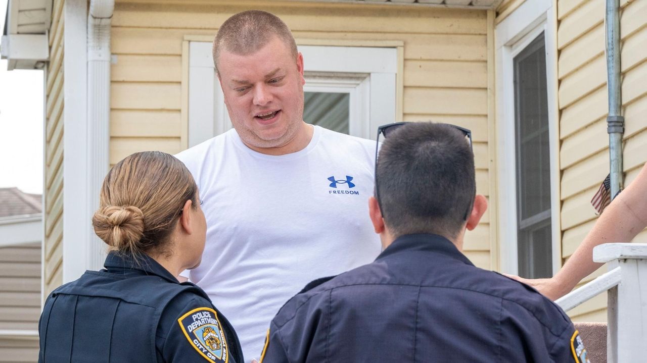 NYPD Sgt. Christopher Leap, wounded while pursuing robbery suspect in ...