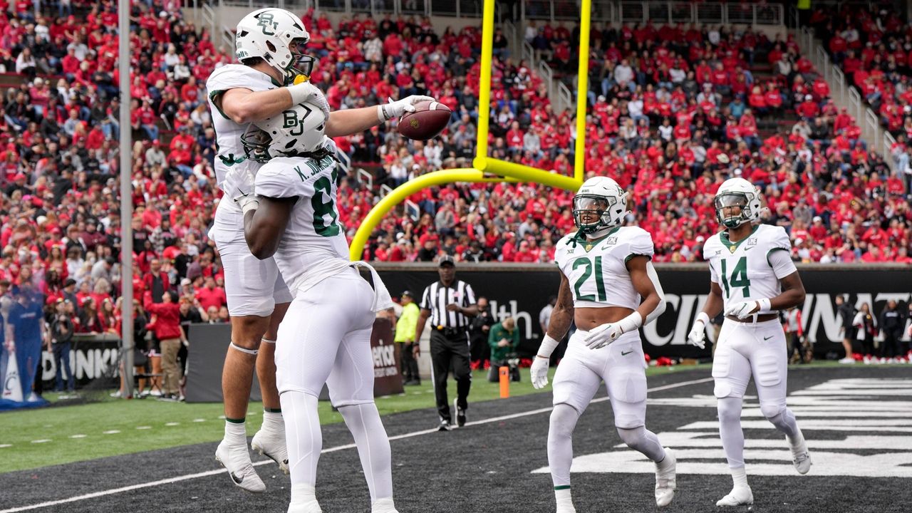 Shapen's 2 total TDs, Hankins' 4 field goals, highlight Baylor's 32-29 ...