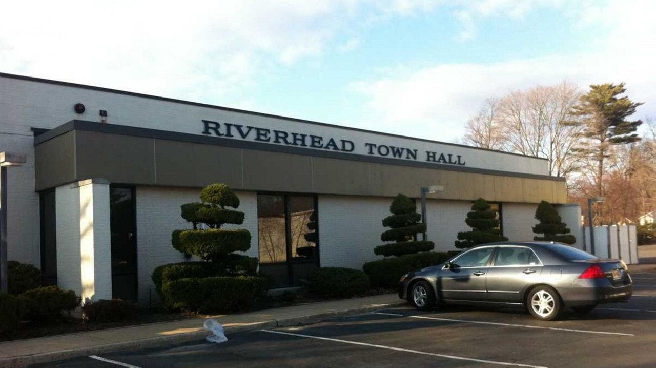Riverhead Town payroll rose 3.4% last year, records show - Newsday