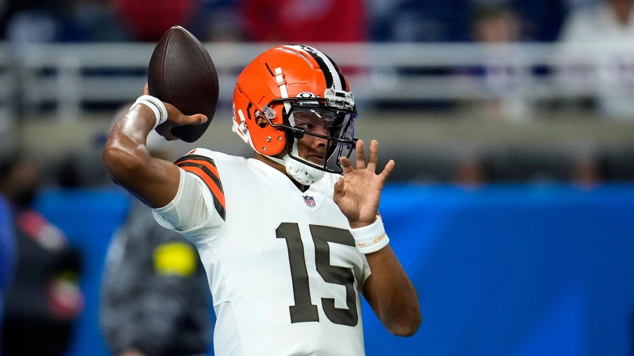 QB Joshua Dobbs returning to Browns as Watson's backup - Newsday