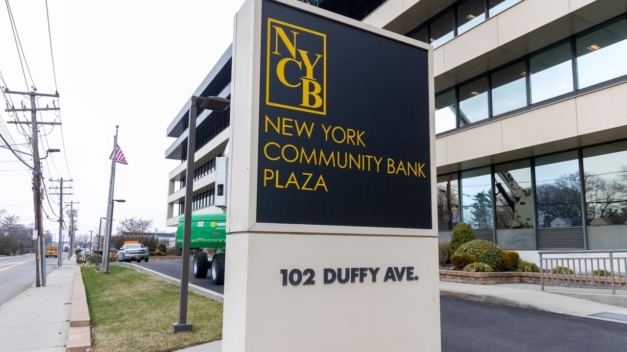 State and federal officials should keep careful watch on NYCB - Newsday