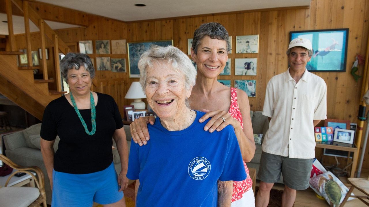 Lillian Barbash, Long Island's 'First Lady of the Arts,' dies at 92 ...