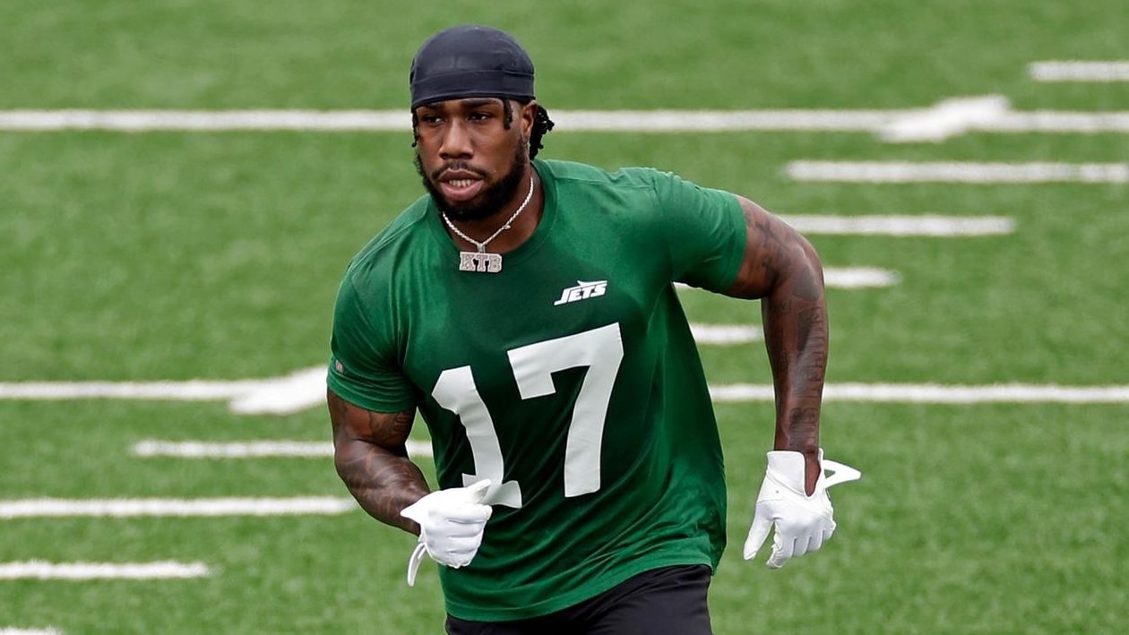 Jets' Aaron Rodgers already making connection with rookie receiver ...