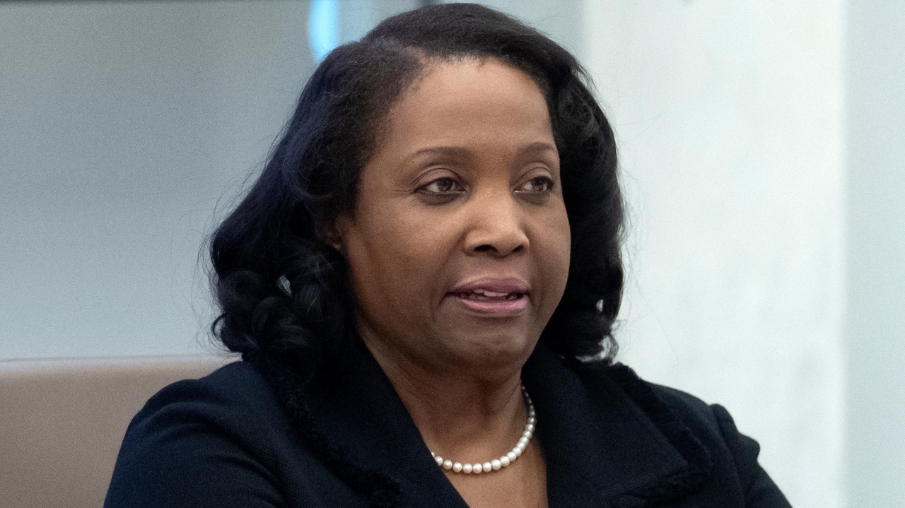 Justice Department probes mortgage fraud claims against Lisa Cook of ...