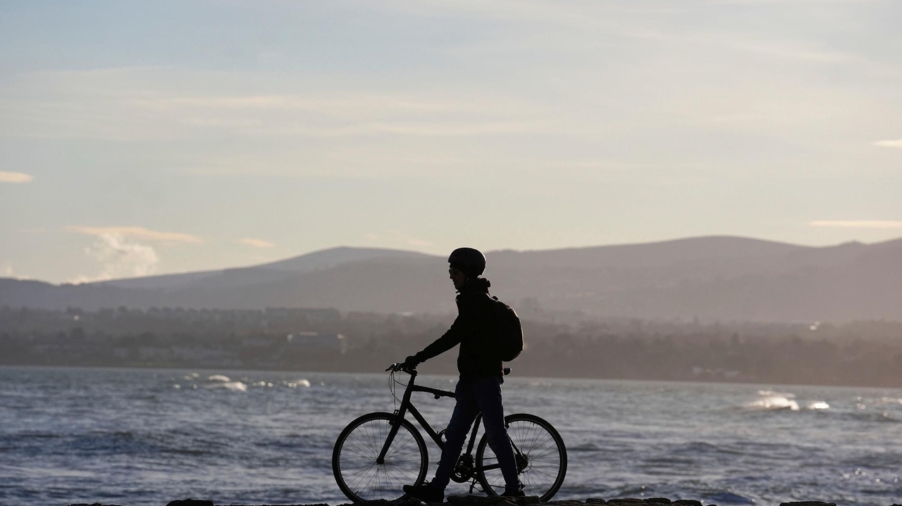 Hurricane-force winds anticipated in Ireland and UK as Storm Éowyn ...