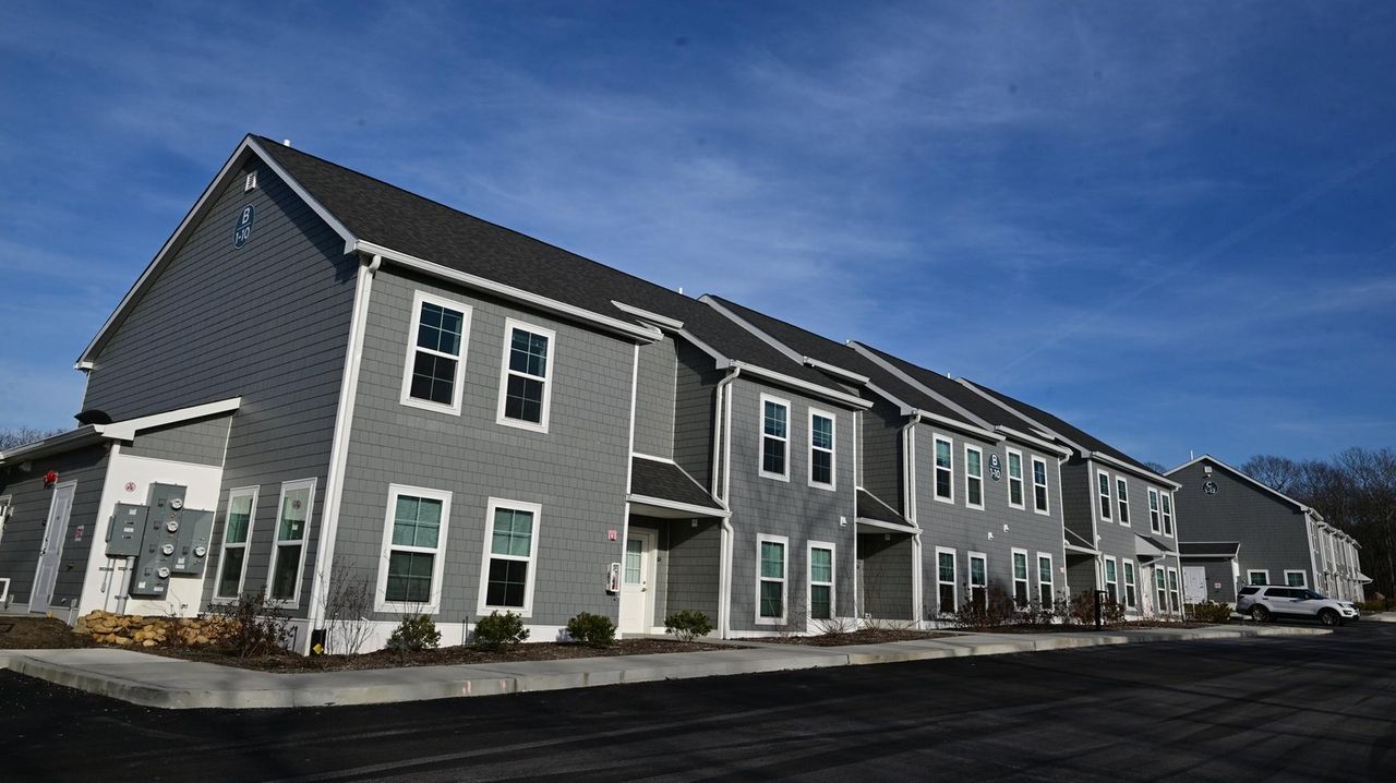 East Hampton considers OK of funds for affordable housing plans - Newsday